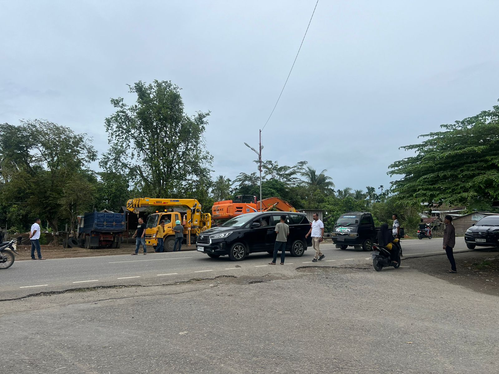 Alat Berat Milik PetroFlexx Prima Daya (PPD) Dihentikan Oleh Masyarakat ...