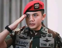Seskab Teddy Indra Wijaya Naik Pangkat Jadi Letkol